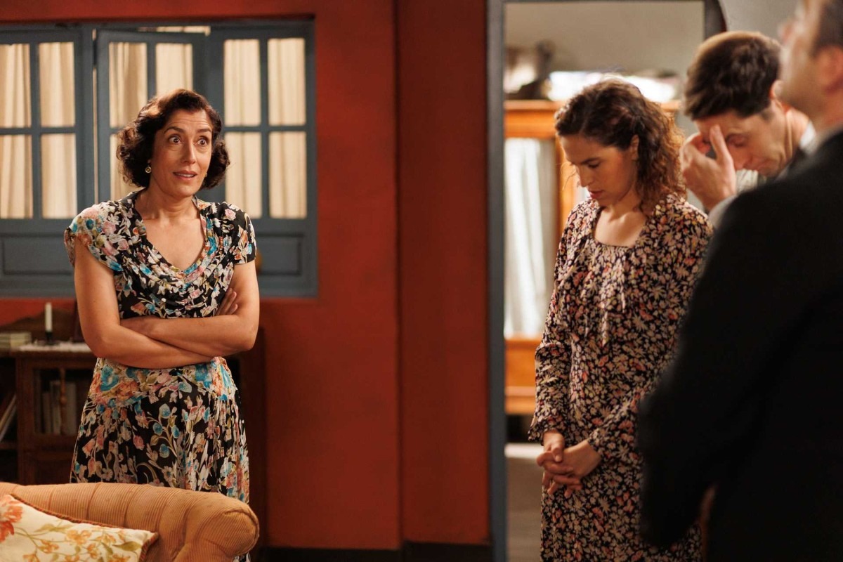 Trini, atónita, ve como Elías le declarará su amor a Leonora